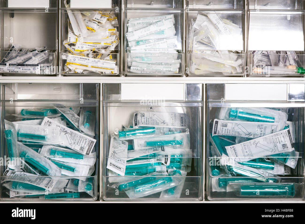Disposable syringes, syringes, medicine Stock Photo - Alamy
