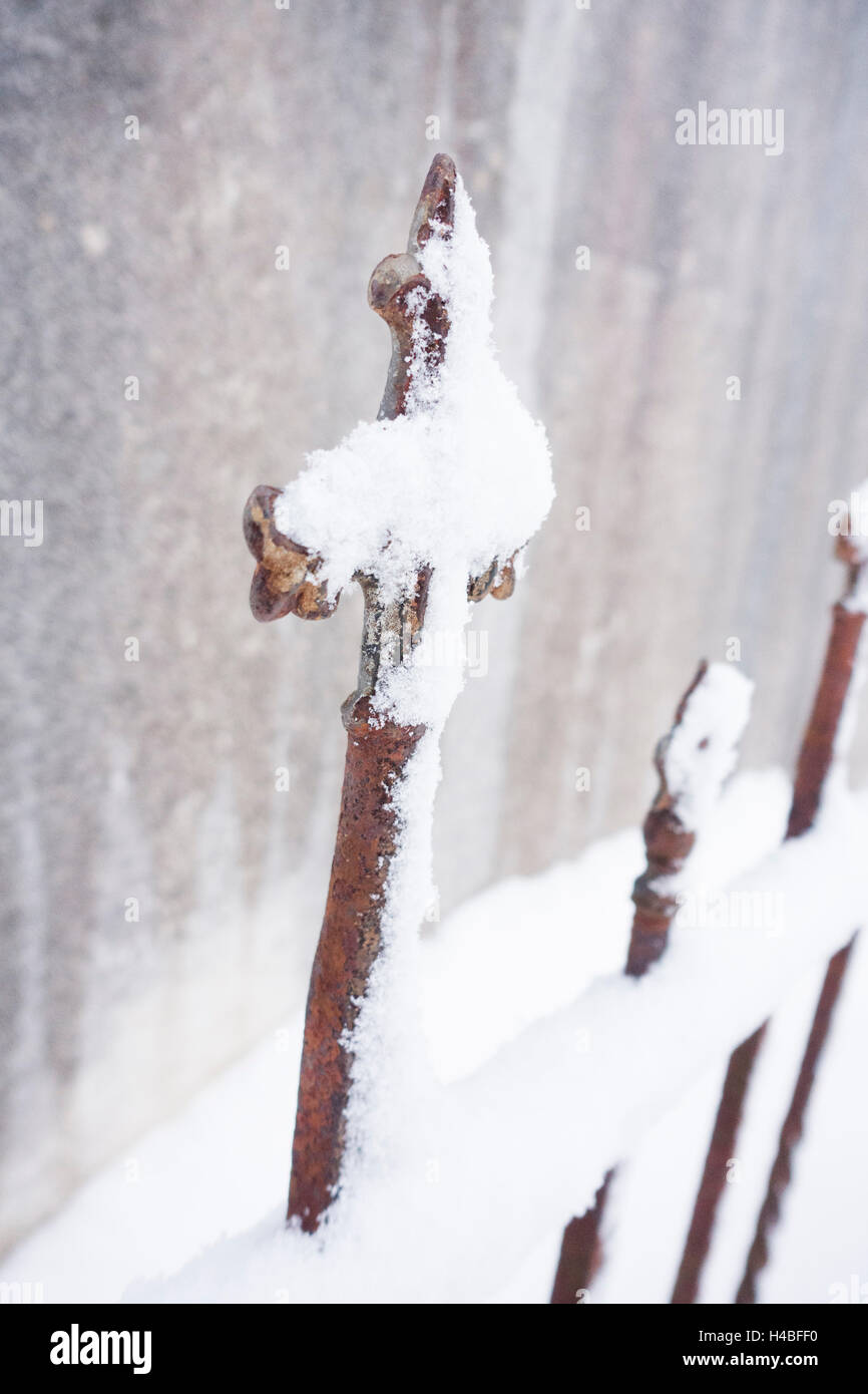 Iron gate snow hi-res stock photography and images - Alamy