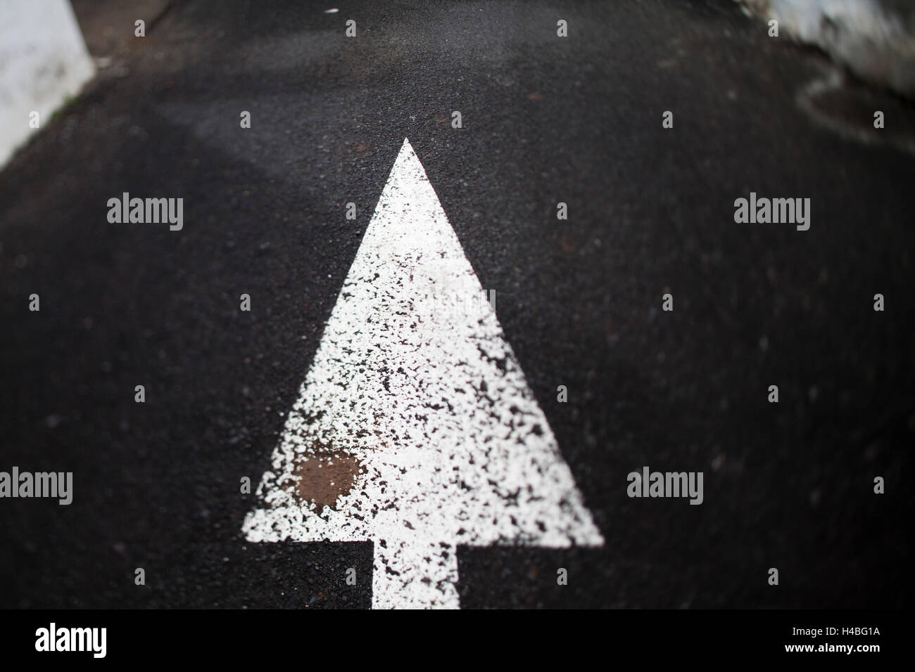 Straight as an arrow hi-res stock photography and images - Alamy