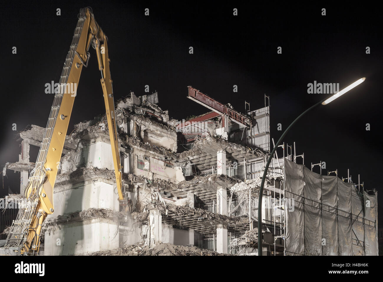 Hamburg, house demolition, night photography Stock Photo - Alamy