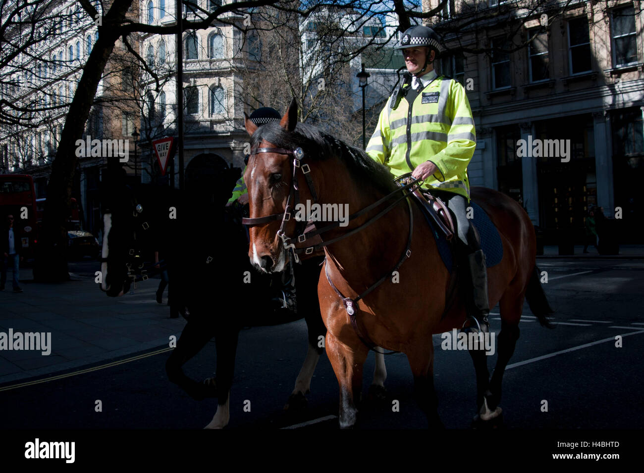 Security guard uk hi-res stock photography and images - Alamy