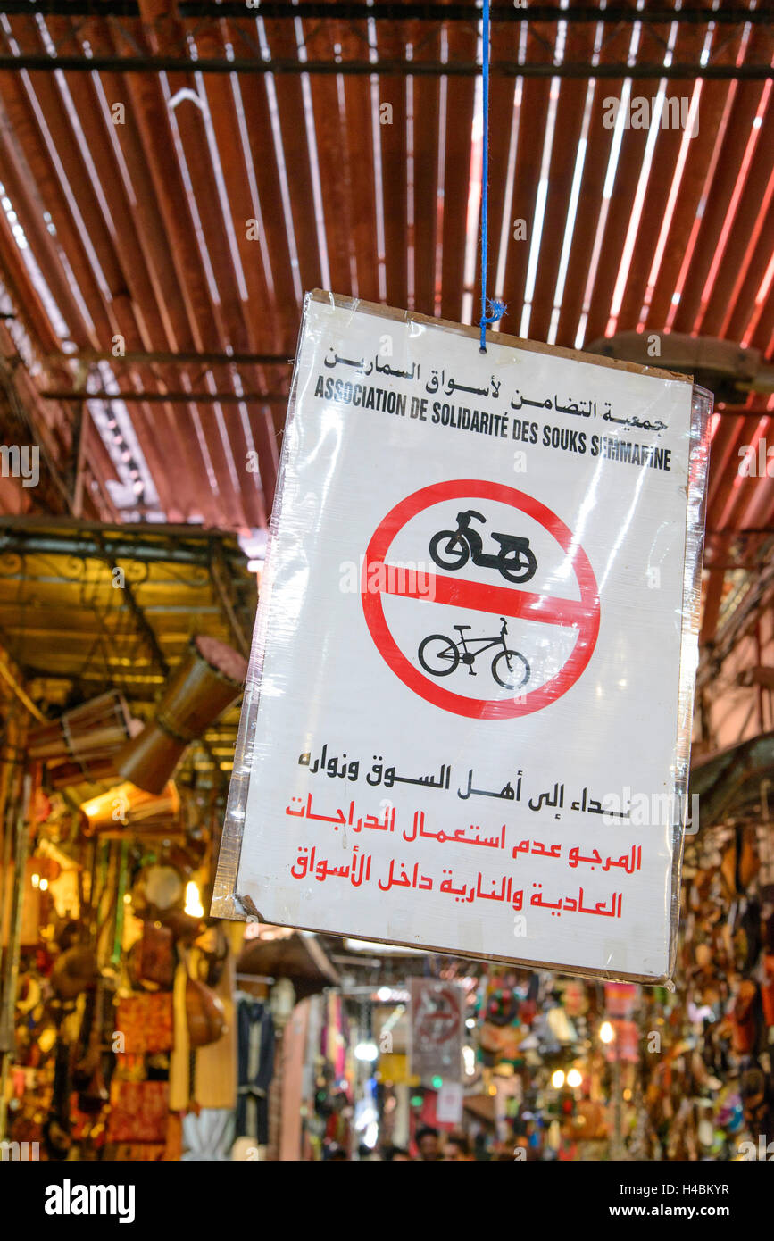 No Parking Bicycle Sign High Resolution Stock Photography and Images ...