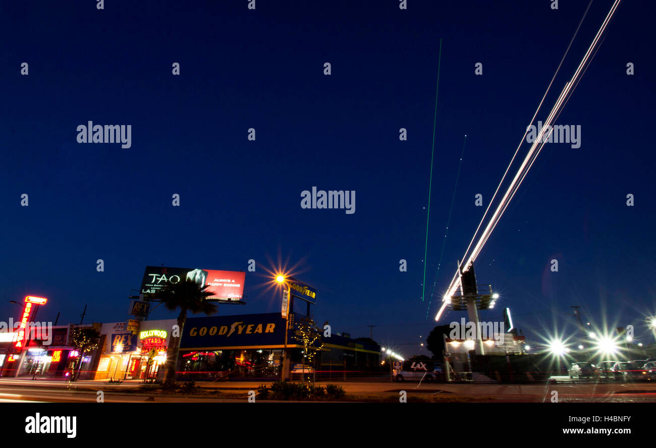 Approaching plane hi-res stock photography and images - Alamy