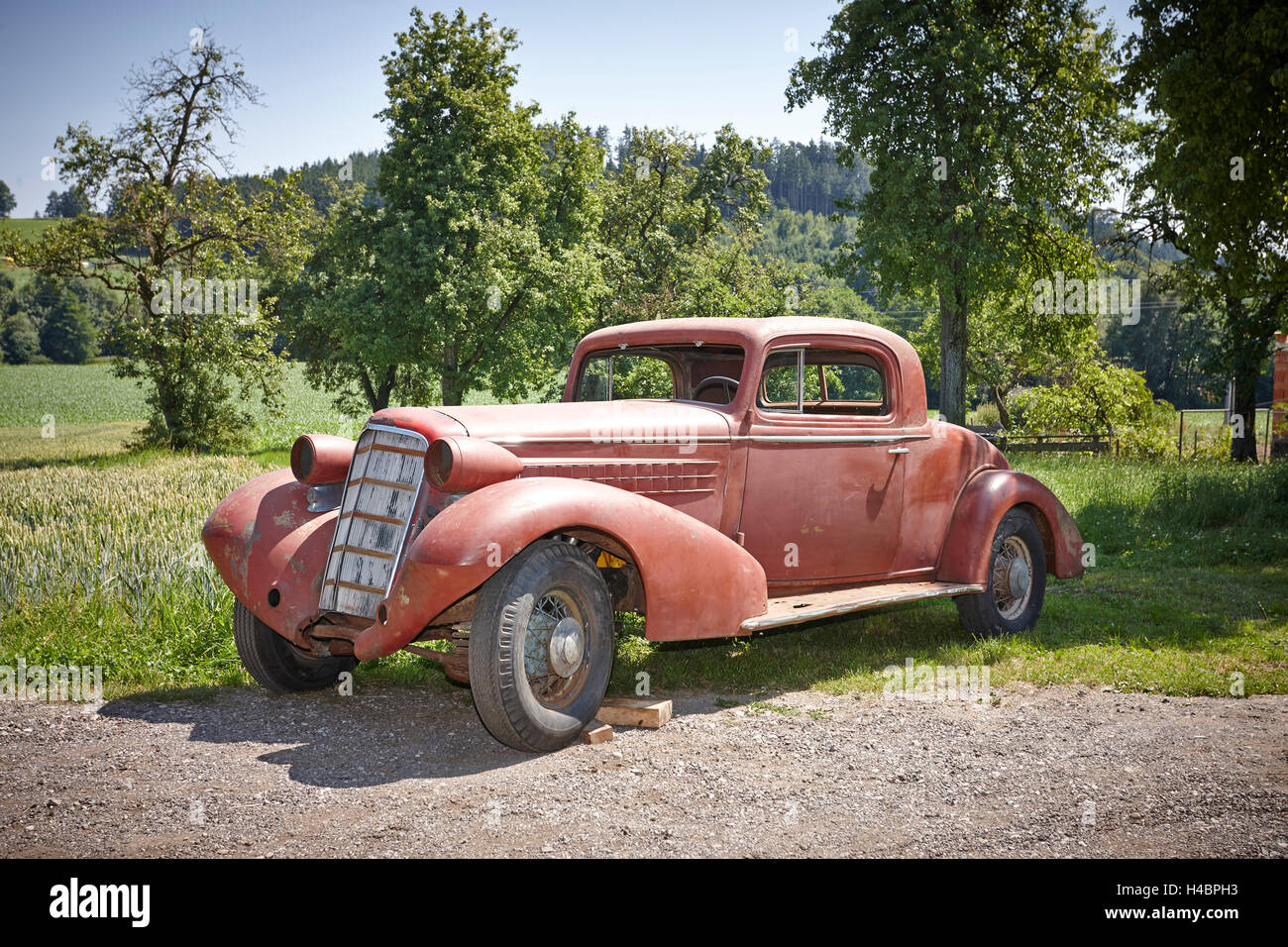 Vintage car, outside Stock Photo - Alamy