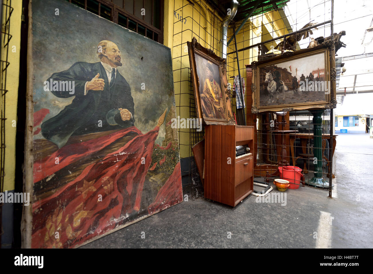Ecseri flea market, Budapest Stock Photo - Alamy