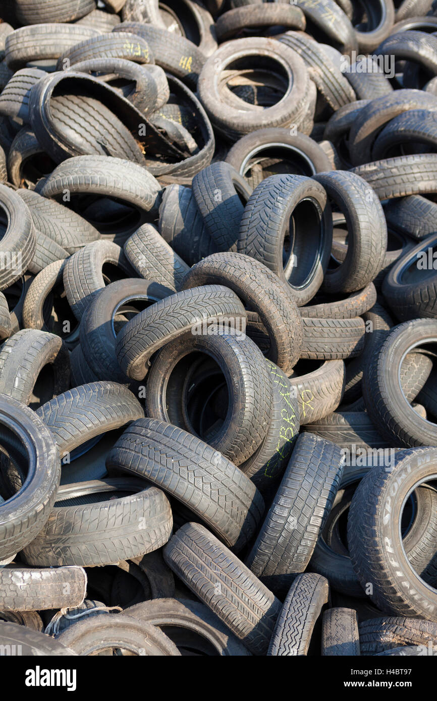 Line of tyres hi-res stock photography and images - Alamy