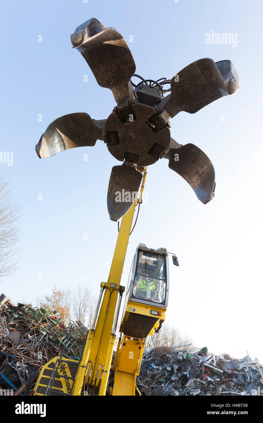 Excavator with claw hi-res stock photography and images - Alamy