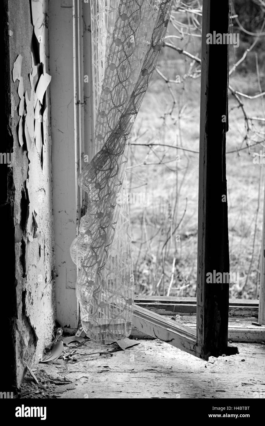 Open curtain hi-res stock photography and images - Alamy
