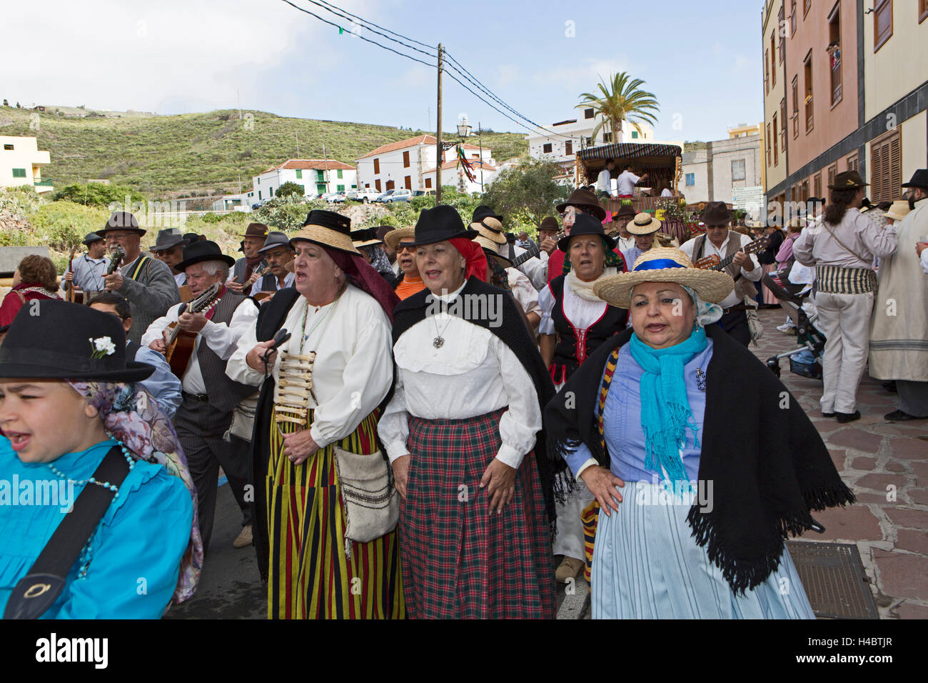 The national costume of the canary islands hi-res stock photography and ...