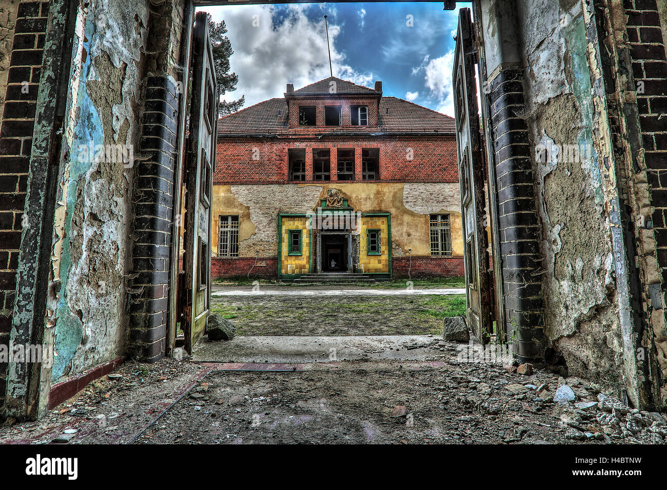 old decayed building in the sanatorium at the Grabowsee Stock Photo - Alamy