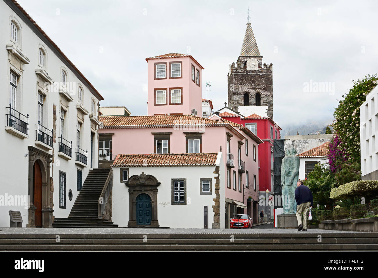Funchal, old town with cathedral Stock Photo - Alamy