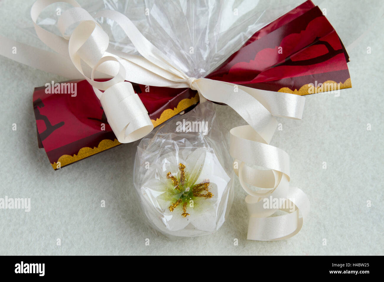 Candle gift hi-res stock photography and images - Alamy