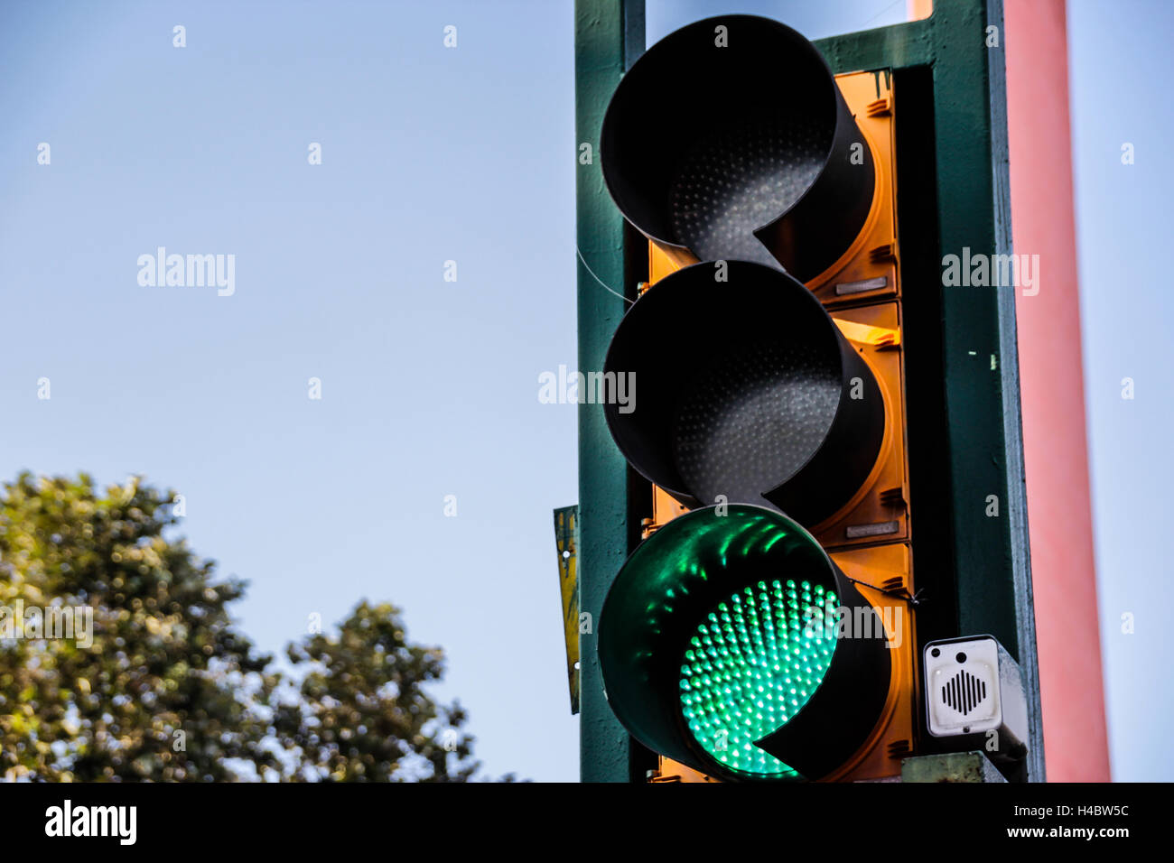 Photograph of a traffic light on urban scenario Stock Photo - Alamy