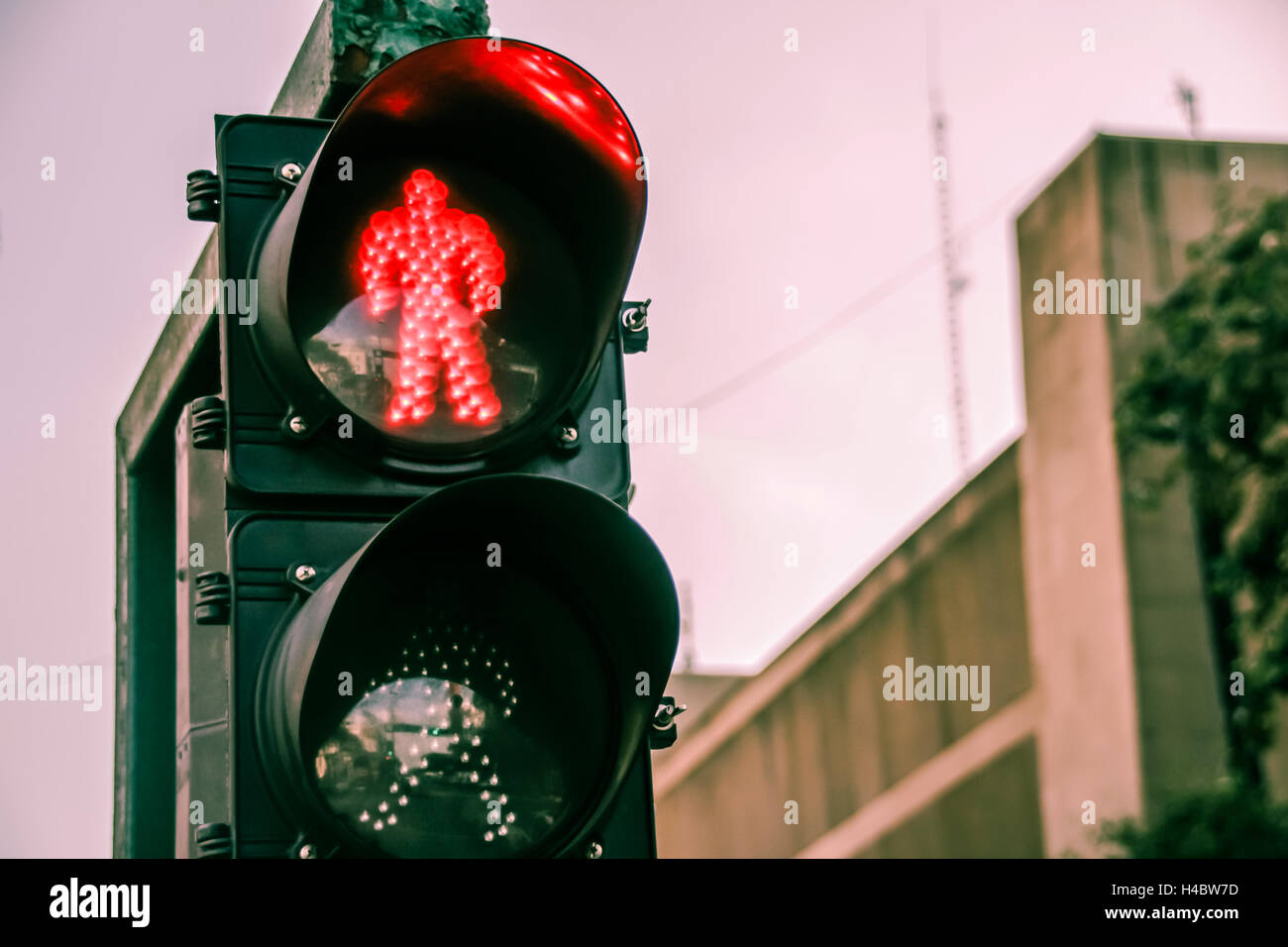 Photograph of a traffic light on urban scenario Stock Photo - Alamy