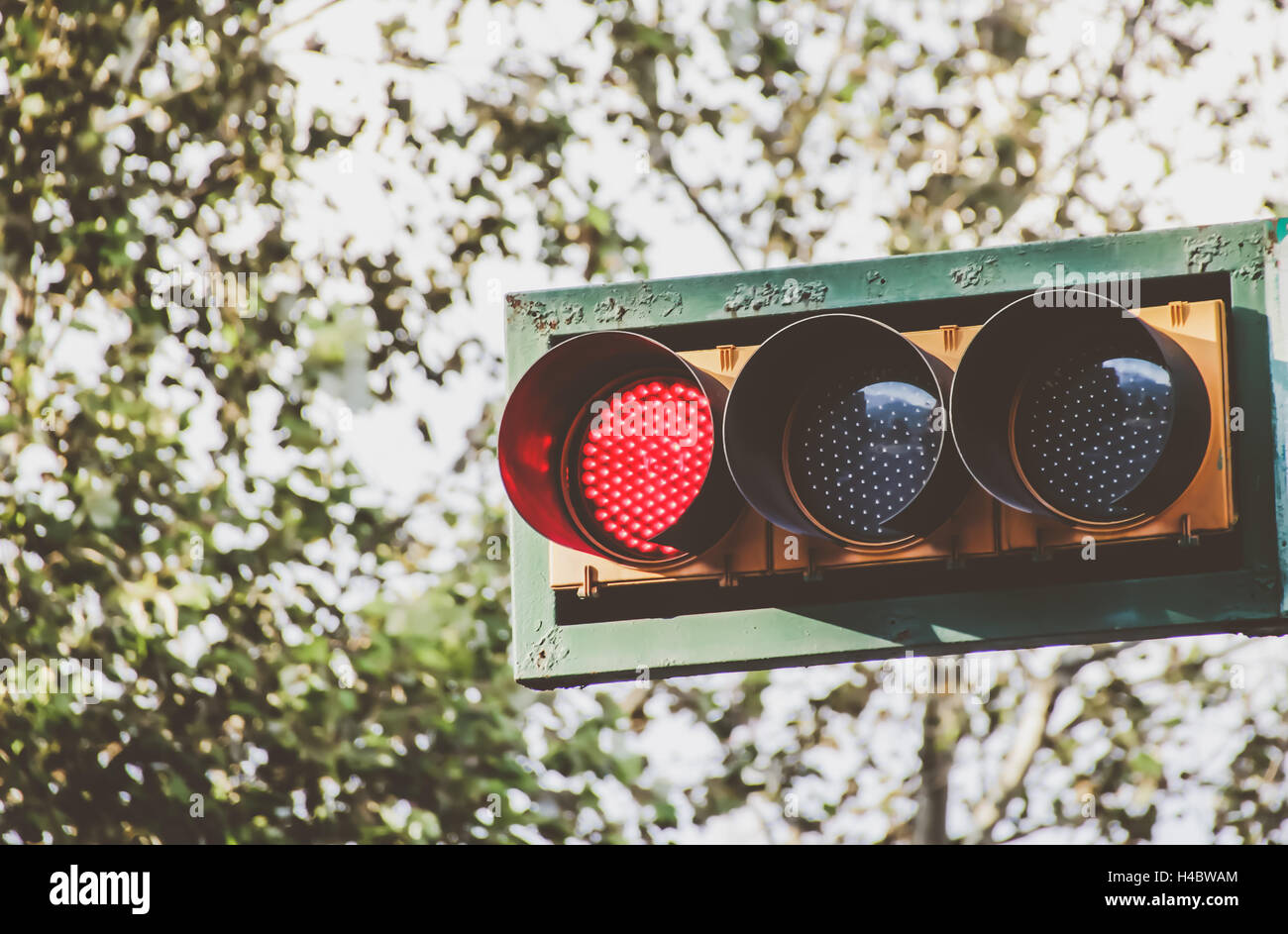 Photograph of a traffic light on urban scenario Stock Photo - Alamy