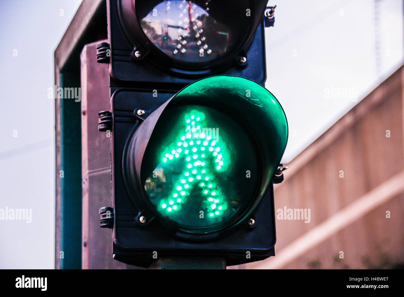 Photograph of a traffic light on urban scenario Stock Photo - Alamy