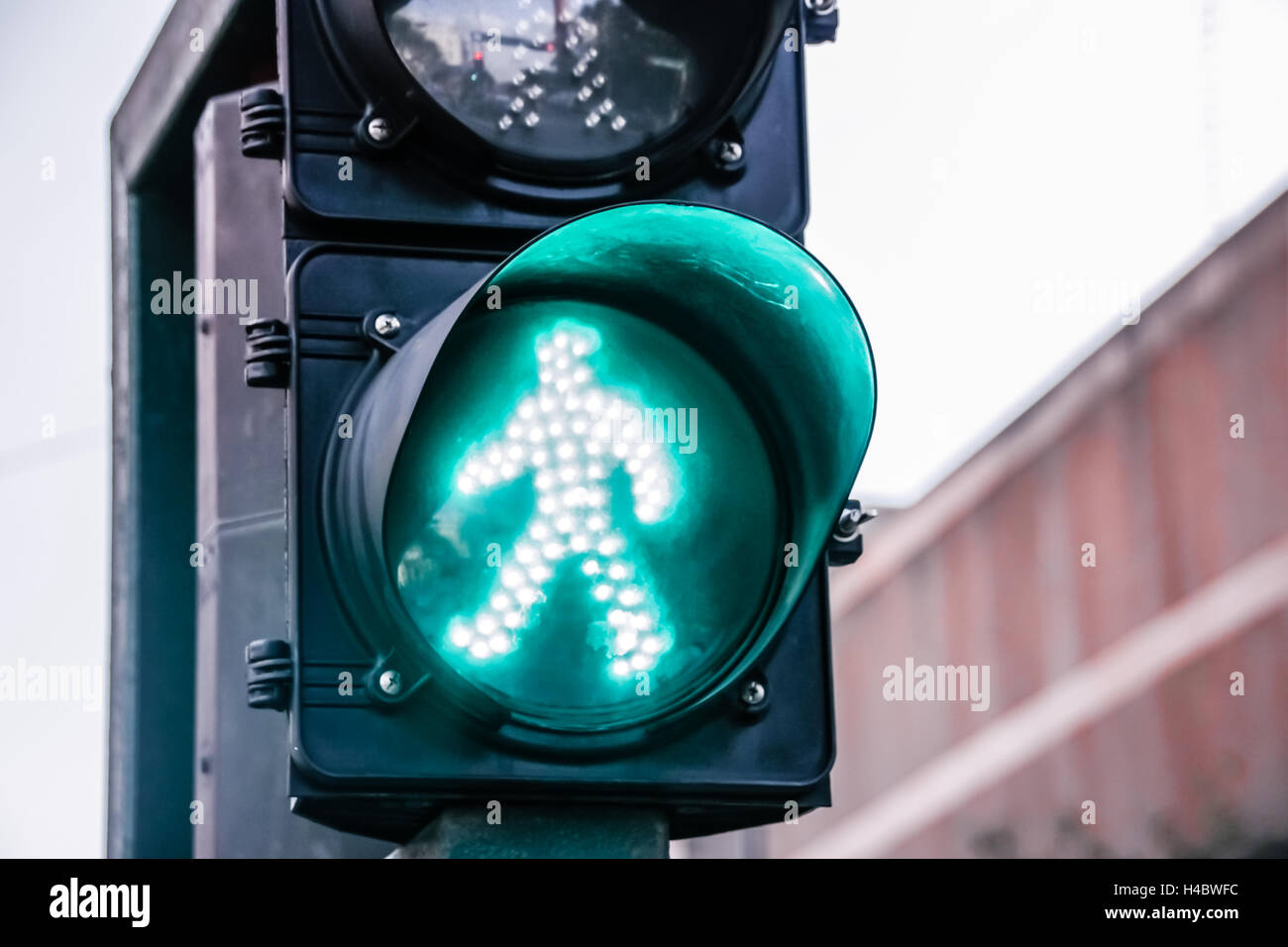 Photograph of a traffic light on urban scenario Stock Photo - Alamy