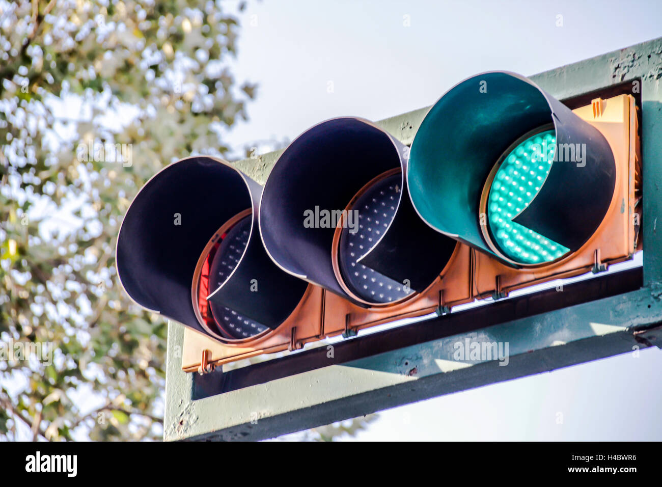 Photograph of a traffic light on urban scenario Stock Photo - Alamy