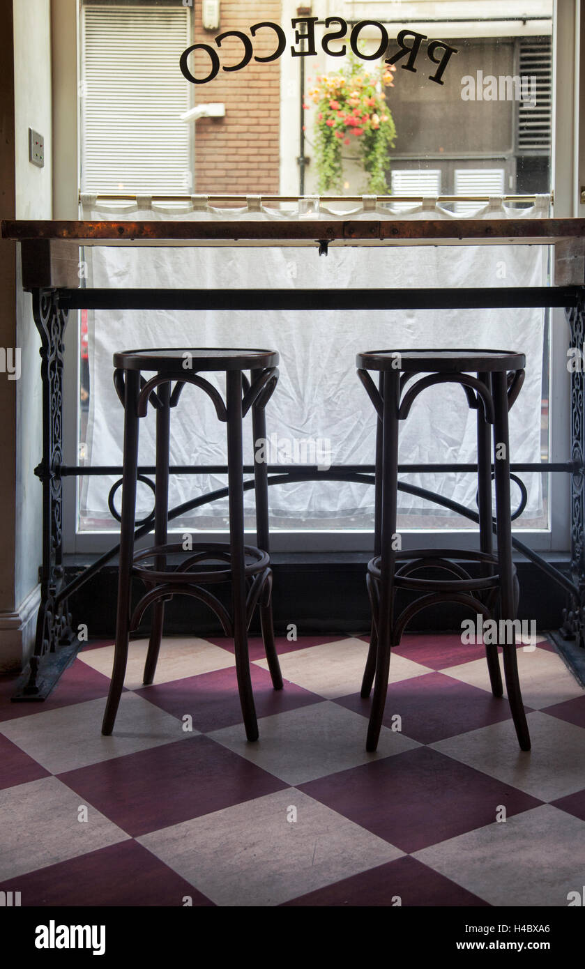 Restaurant window looking out hi-res stock photography and images - Alamy