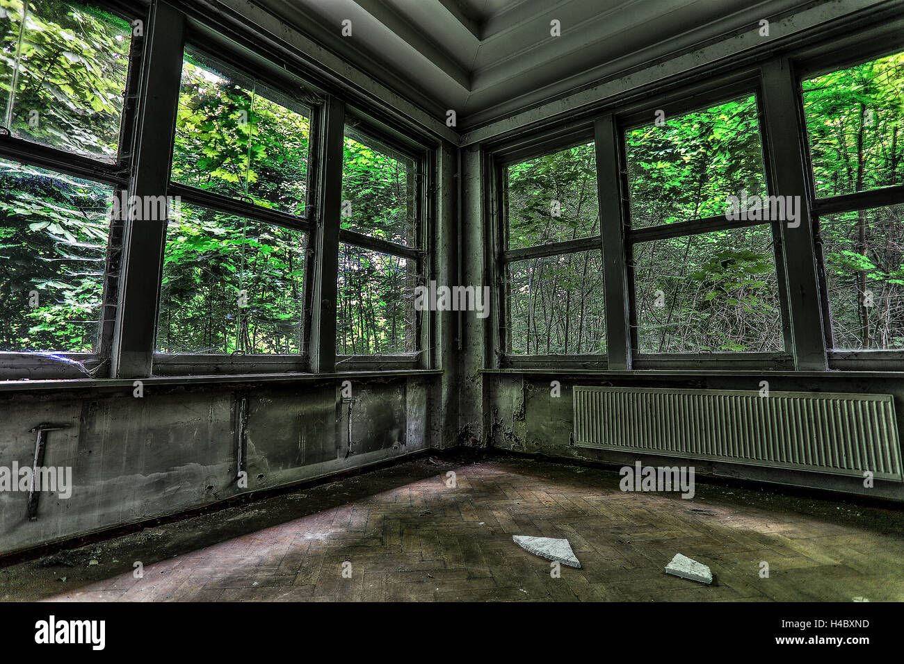 Front window view hi-res stock photography and images - Alamy