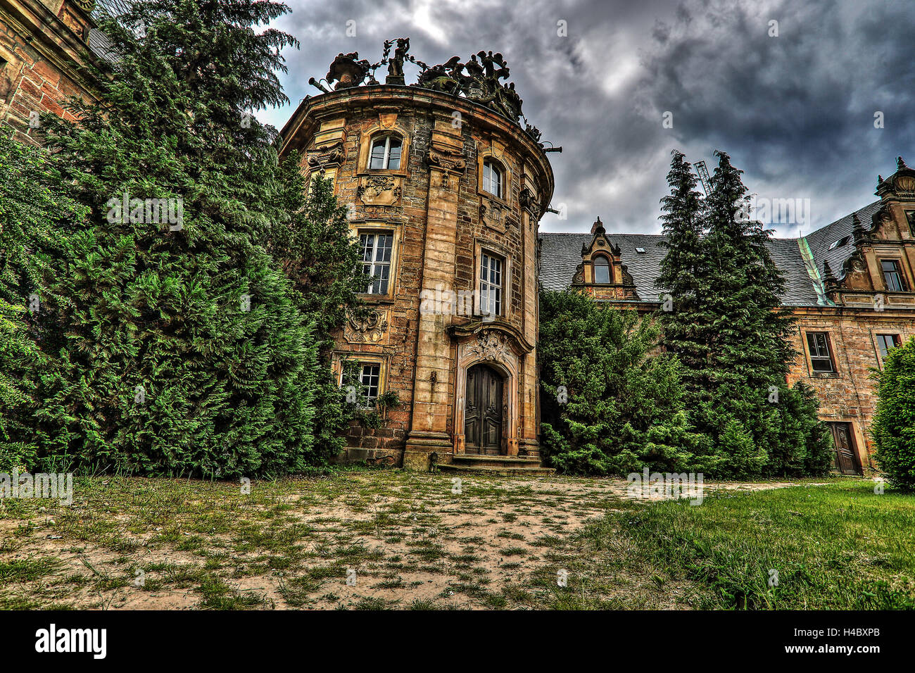 Lost castle hi-res stock photography and images - Alamy