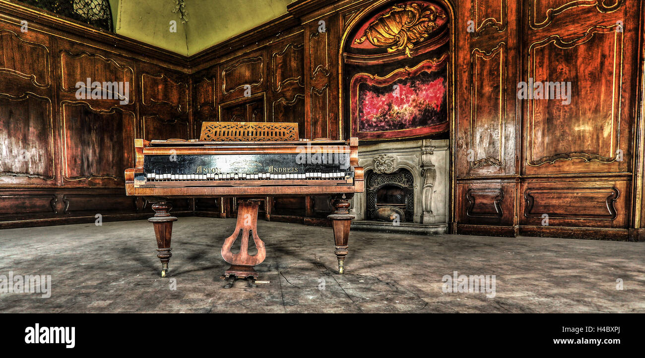 Lost place room hi-res stock photography and images - Alamy