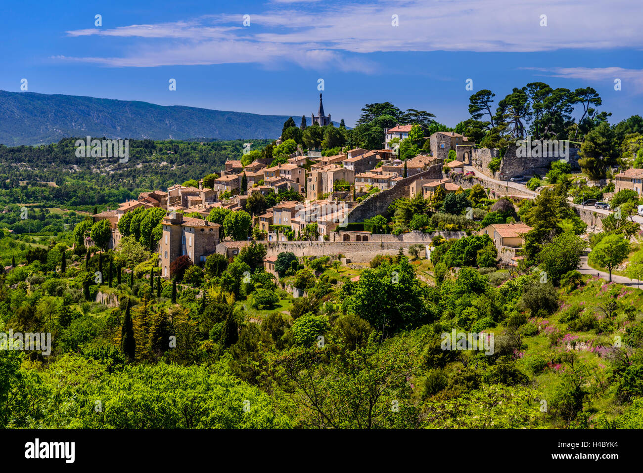 France, Provence, Vaucluse, Bonnieux, view of the village Stock Photo ...
