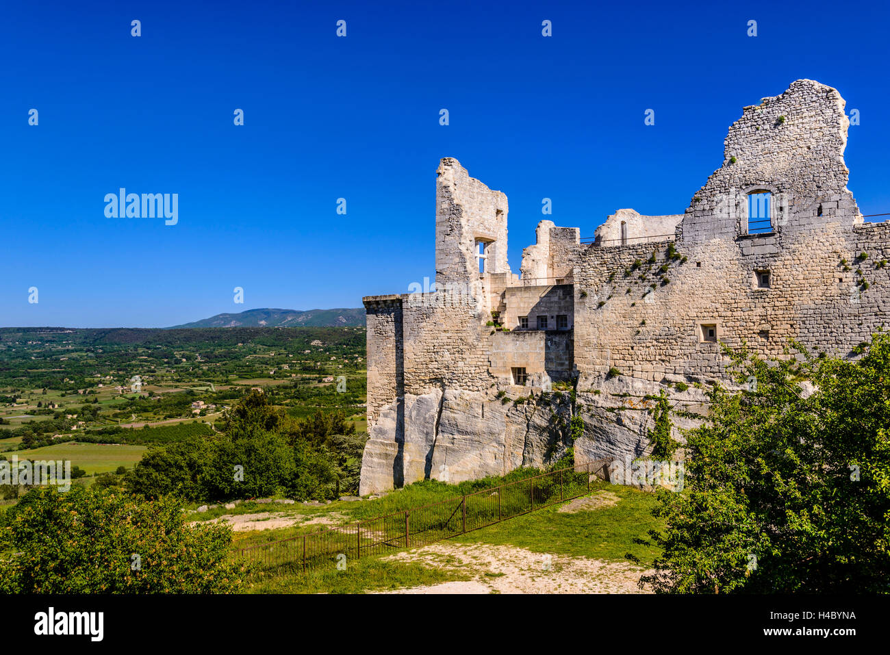 France, Provence, Vaucluse, Lacoste, castle ruin Lacoste Stock Photo ...