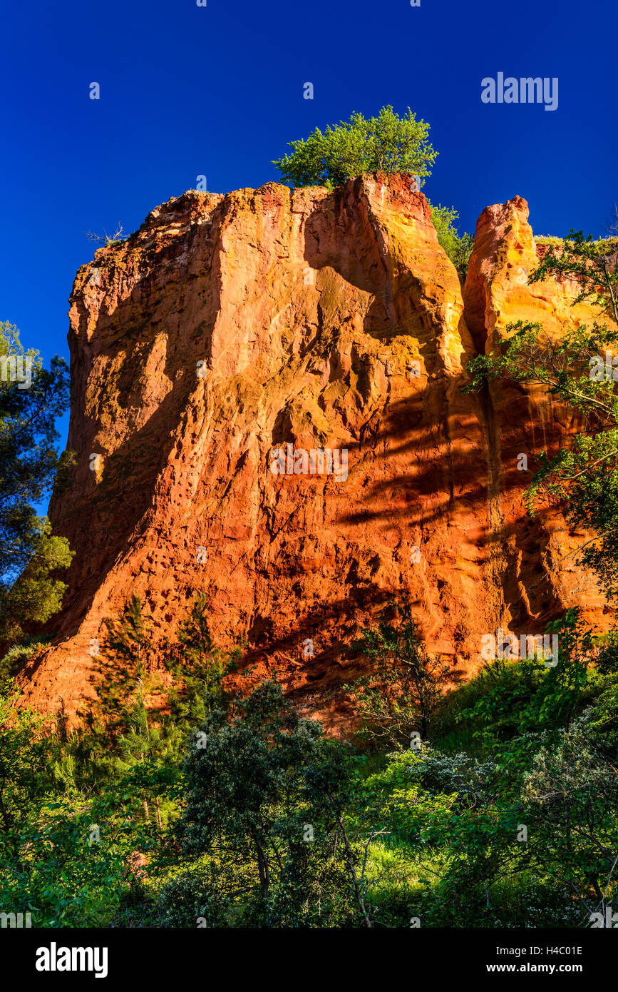 France, Provence, Vaucluse, Roussillon, ocher rock Stock Photo - Alamy