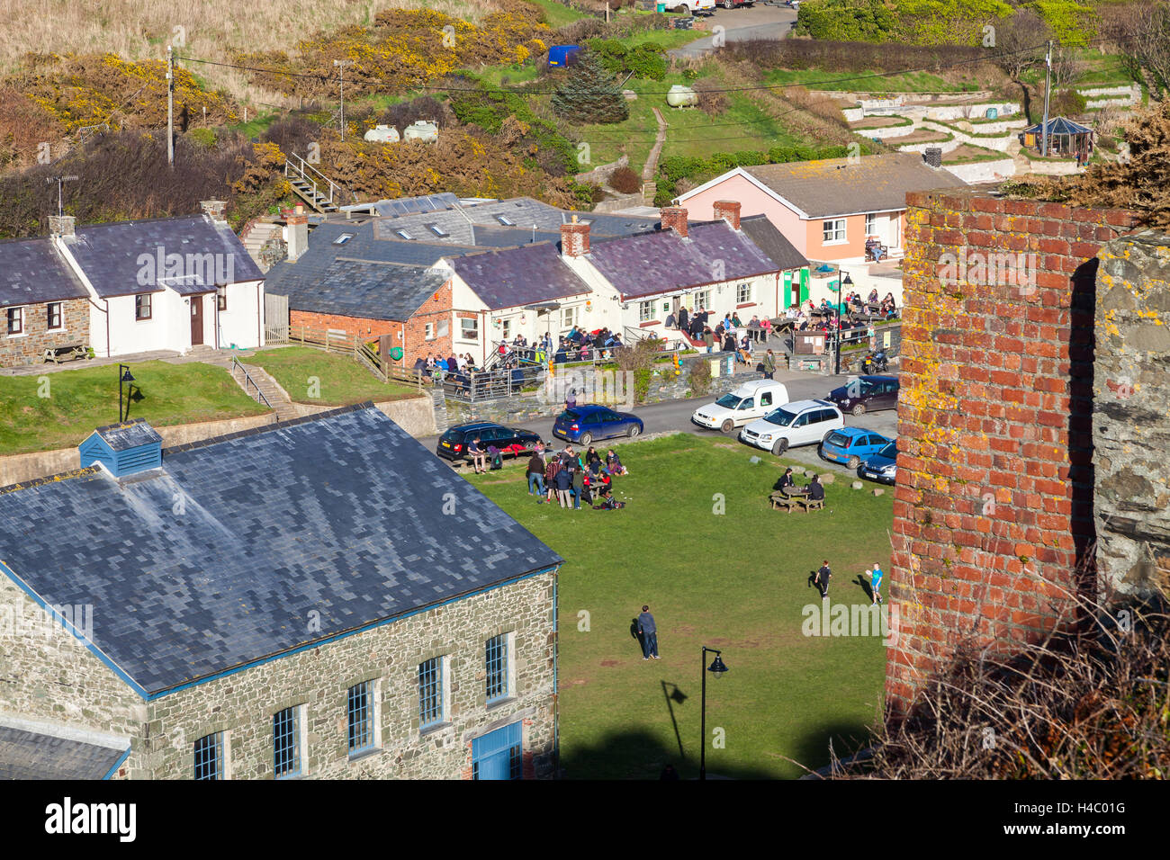 Porthgain the sloop hi-res stock photography and images - Alamy