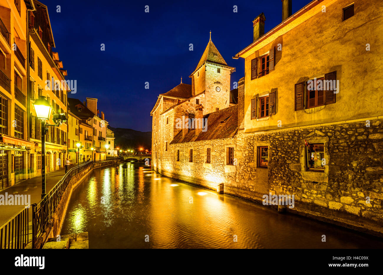 France, Rhône-Alpes, Haute-Savoie, Annecy, river Thiou, old town ...