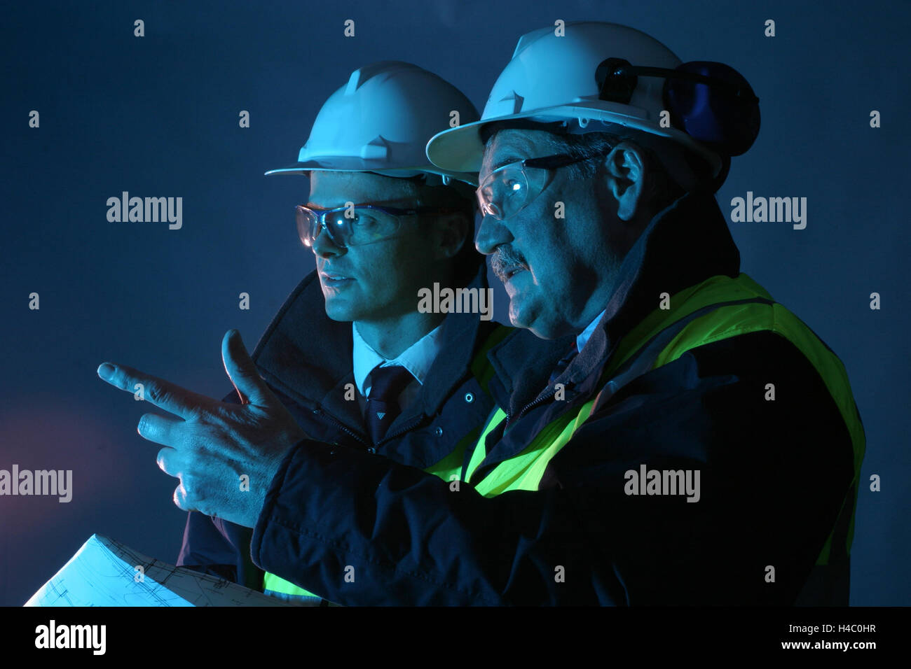 Senior and apprentice engineers hi-res stock photography and images - Alamy