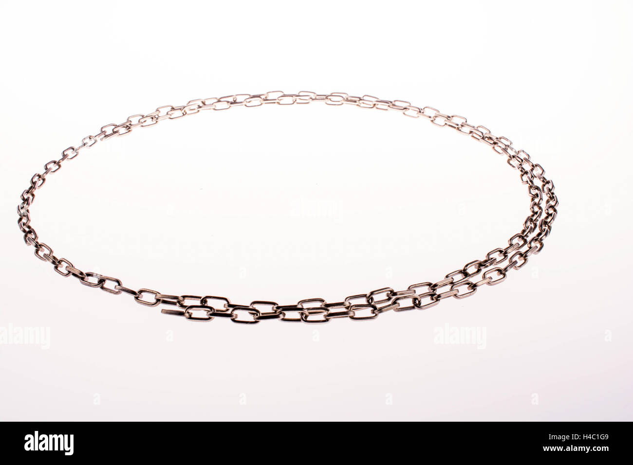 Chain forms a round shape on a white background Stock Photo - Alamy