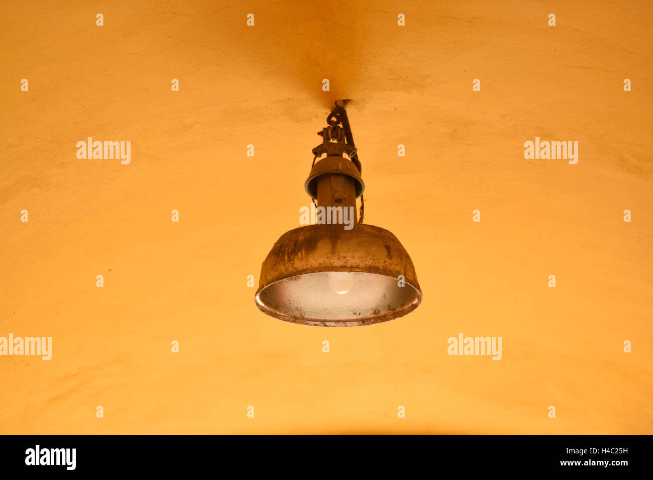 Old ceiling hi-res stock photography and images - Alamy