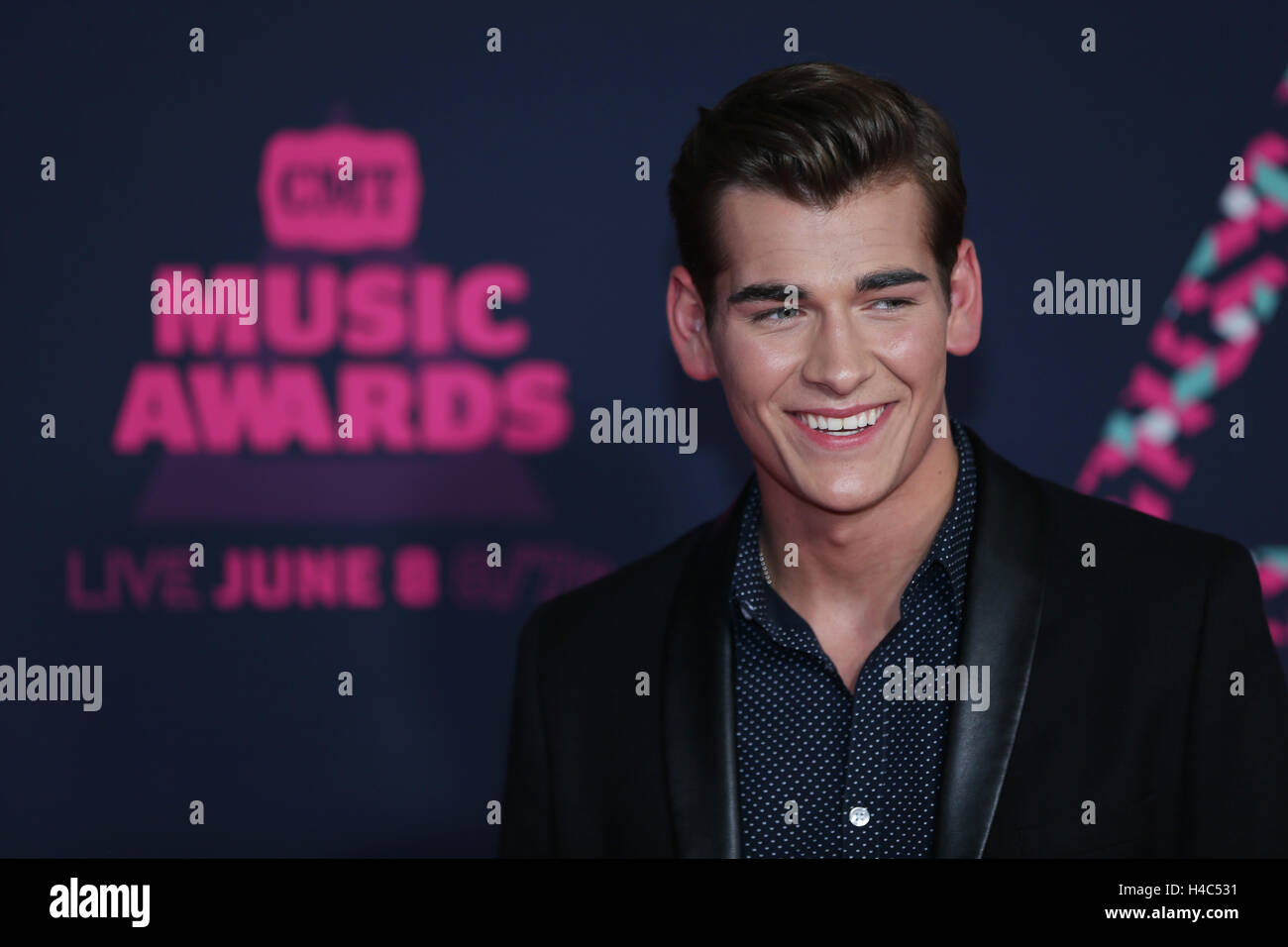 Zach Seabaugh walks the red carpet at the CMT Music Awards at ...