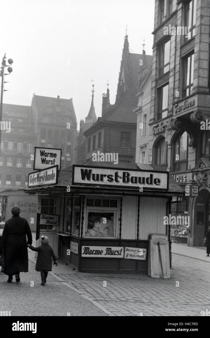 Eine Wurstbude in Breslau, Niederschlesien, Deutsches Reich 1930er ...