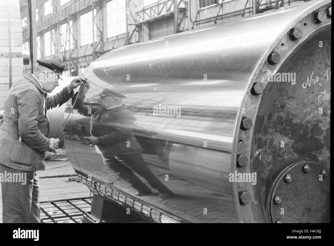 In den Fabrikhallen des Industrieunternehmens Voith in Heidenheim an ...