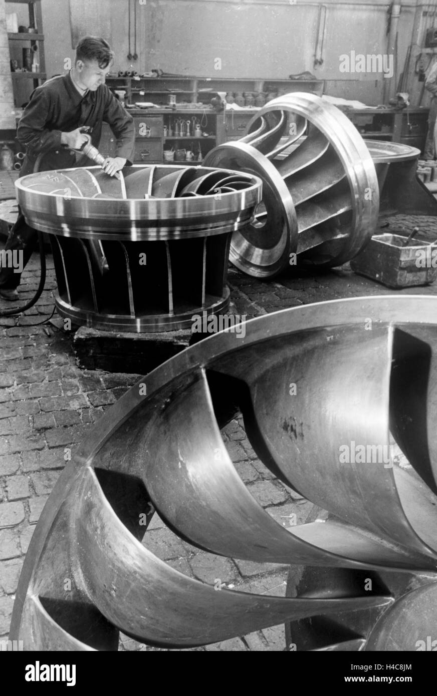 In den Fabrikhallen des Industrieunternehmens Voith in Heidenheim an ...