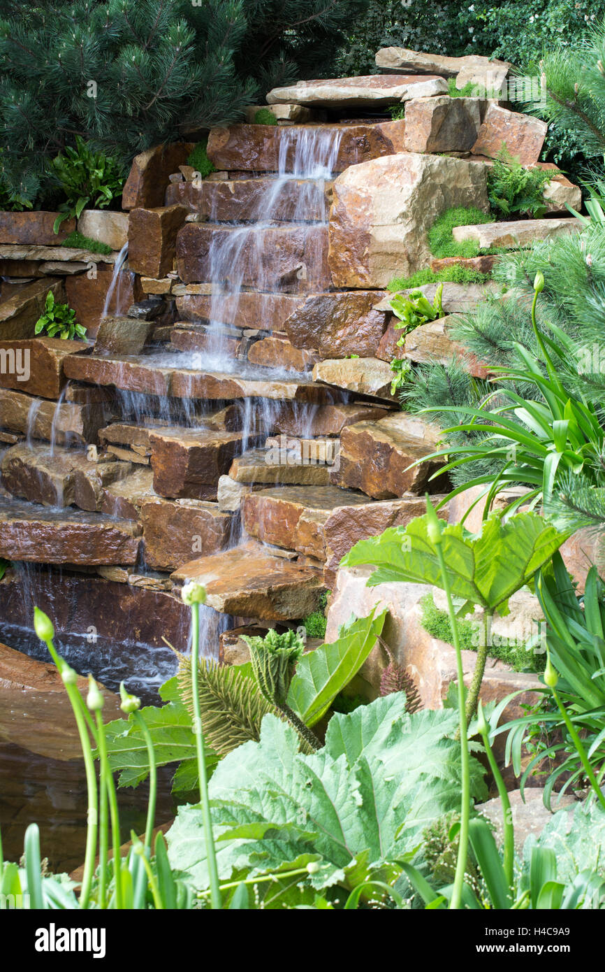 Garden waterfall feature hi-res stock photography and images - Alamy