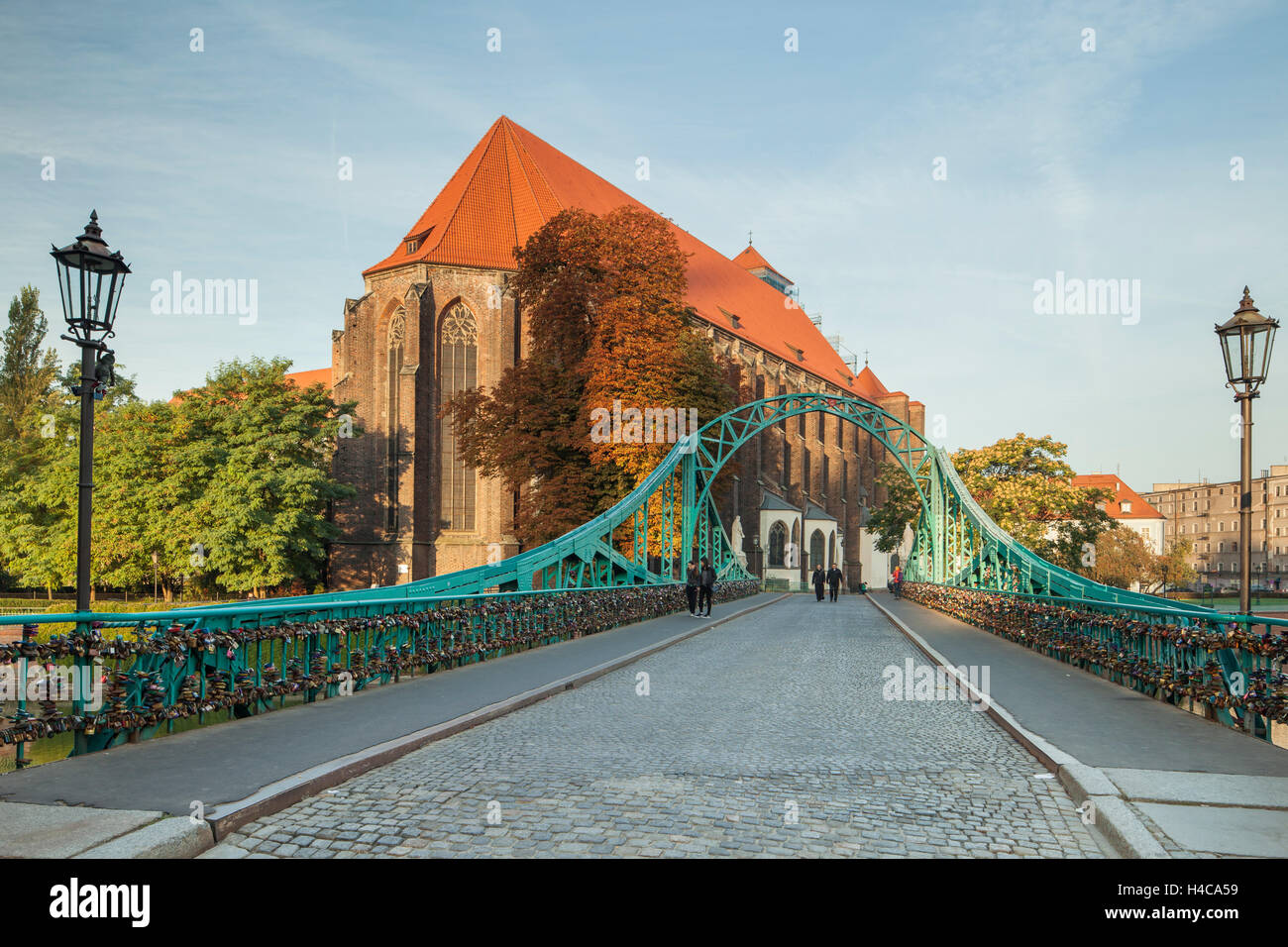 Autumn morning at Tumski Bridge in Wroclaw, Dolny Slask, Poland Stock ...