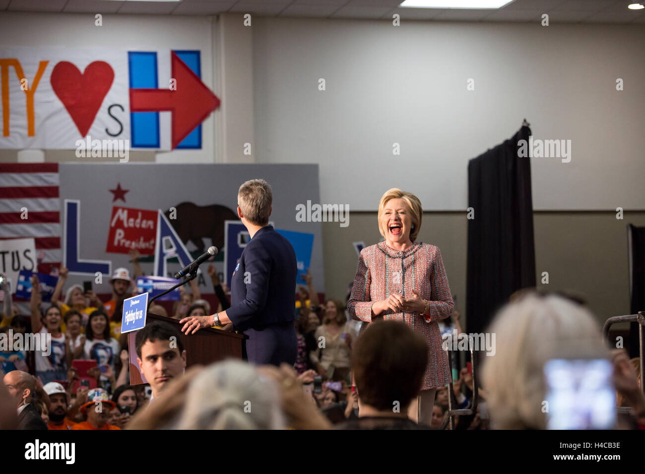 Actor Jamie Lee Curtis (l) introduces Hillary Rodham Clinton at a rally ...