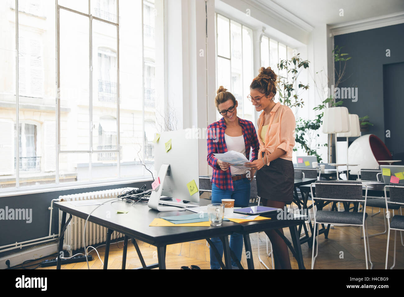 Two women working hi-res stock photography and images - Alamy