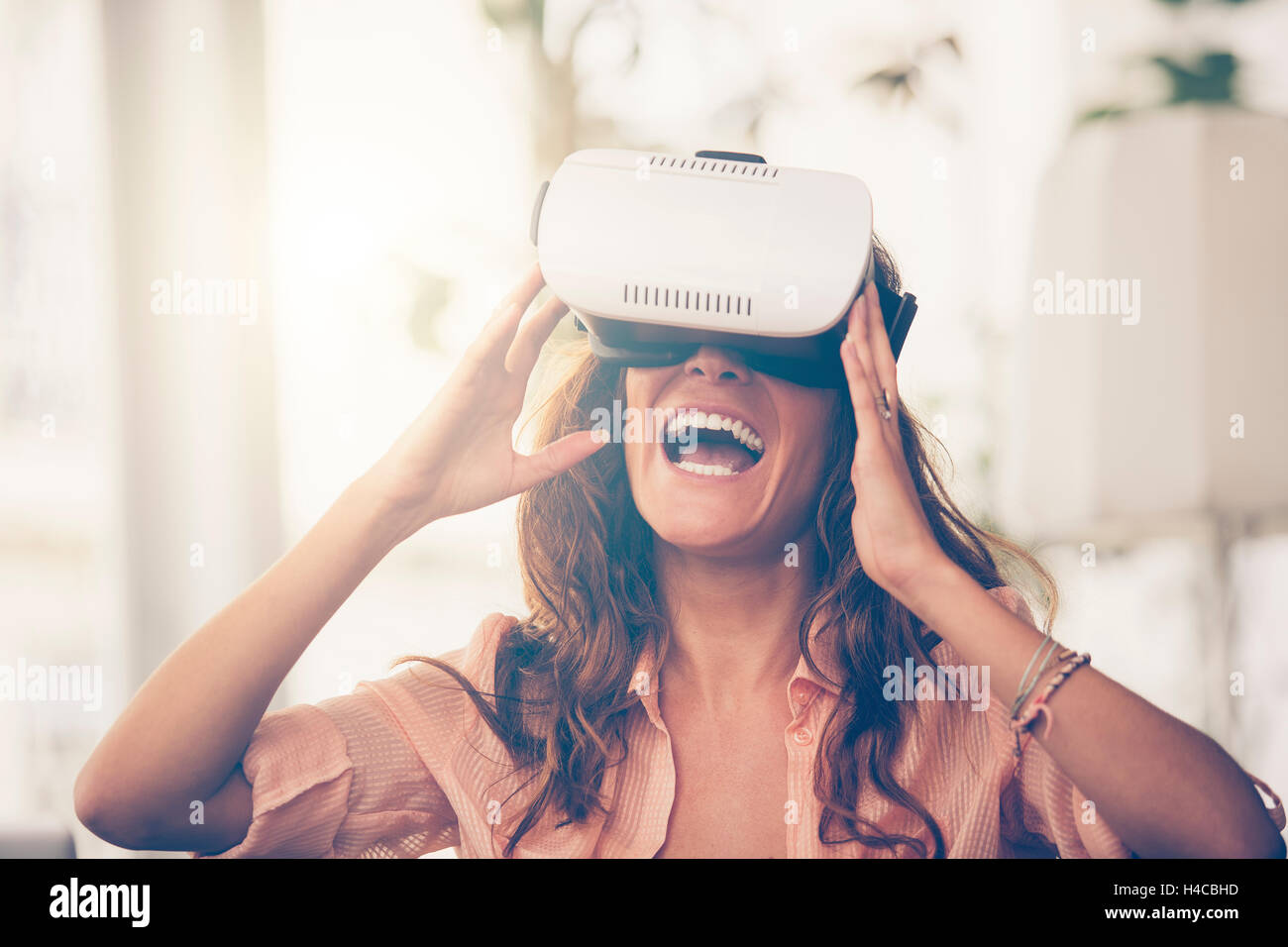 Virtual reality goggles hi-res stock photography and images - Alamy