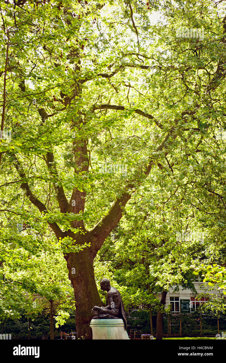 Tavistock square garden hi-res stock photography and images - Alamy