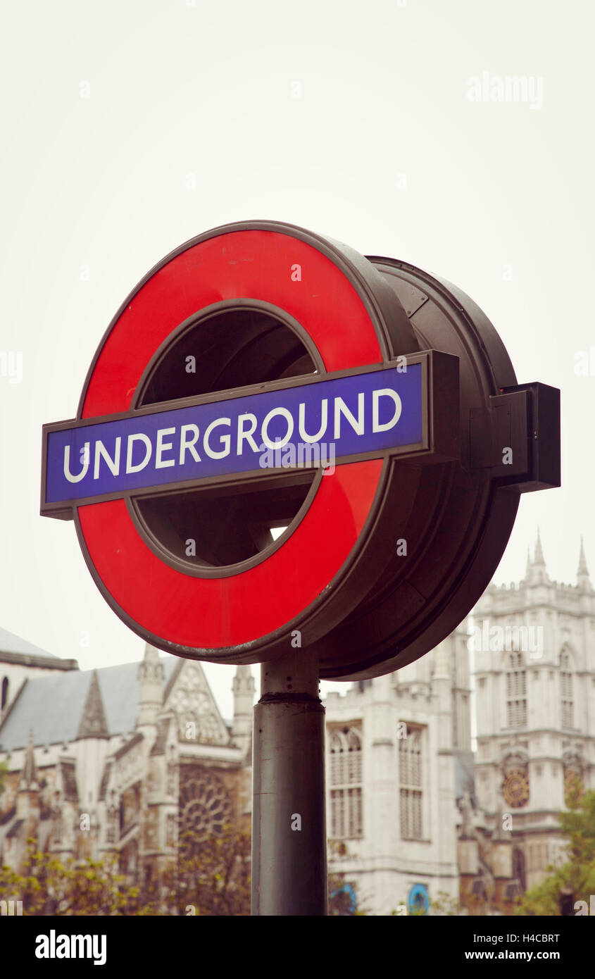 Great Britain, London, railway station, sign, stroke, architecture ...