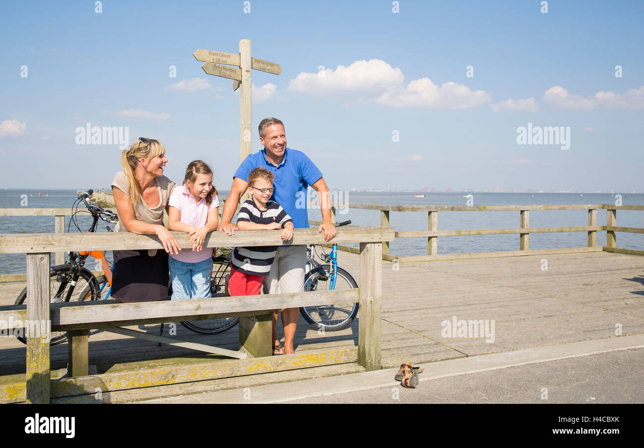 Family stands hi-res stock photography and images - Alamy