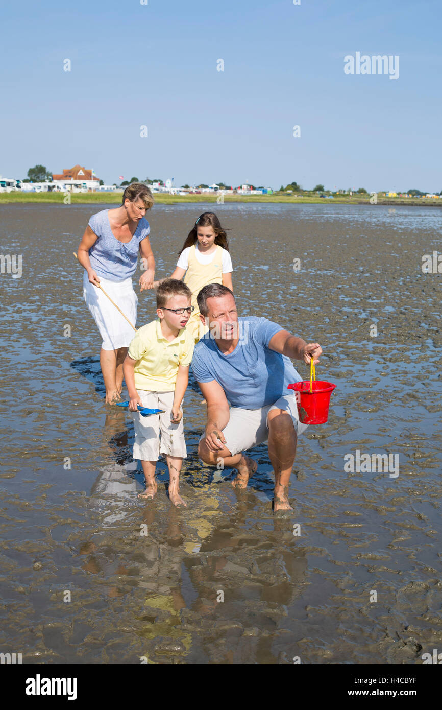 Children in mud hi-res stock photography and images - Alamy