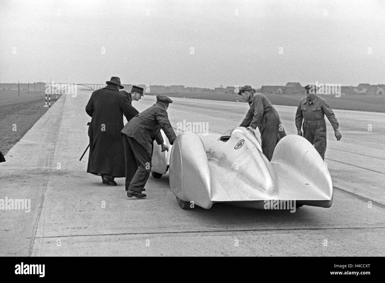 Carefully Mercedes Benz W 125 is pushed for the start the world record ...