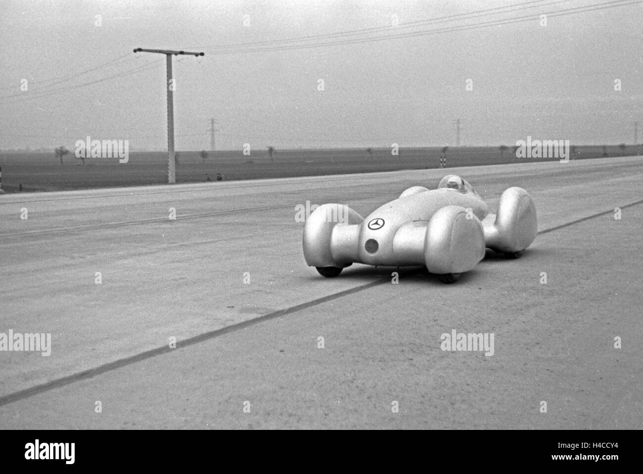 Mercedes Benz W 125 comes with the world record attempt on the freeway ...