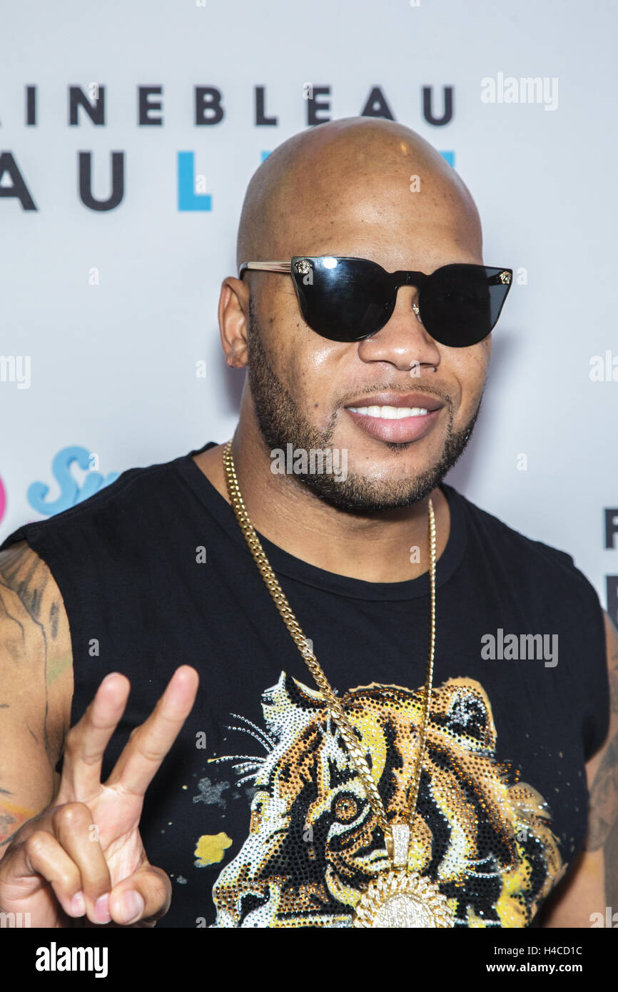 Flo Rida arrives on the blue carpet at the iHeart Radio Summer Pool ...